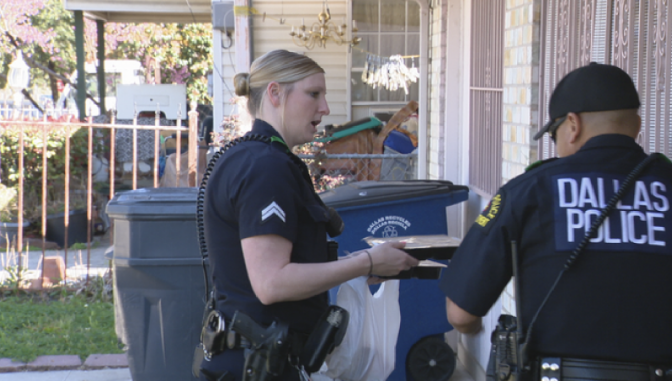 Dallas PD Officers Deliver Food For 'Meals On Wheels' | Hospice ...