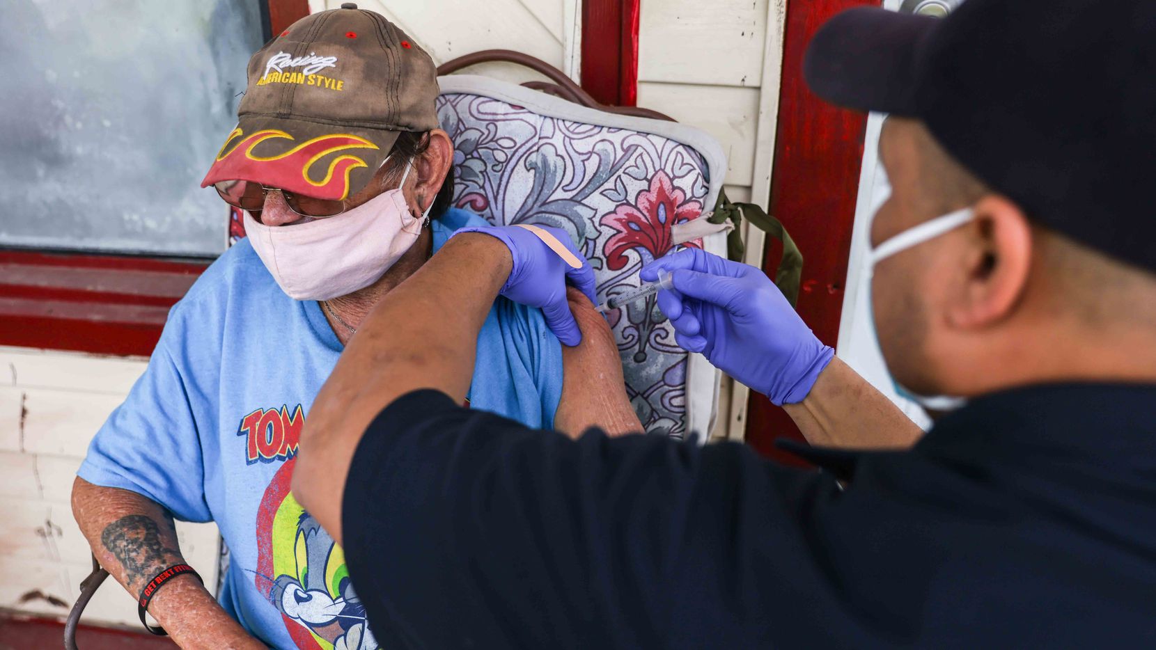 Dallas kicks off first in-home COVID vaccination program for homebound ...